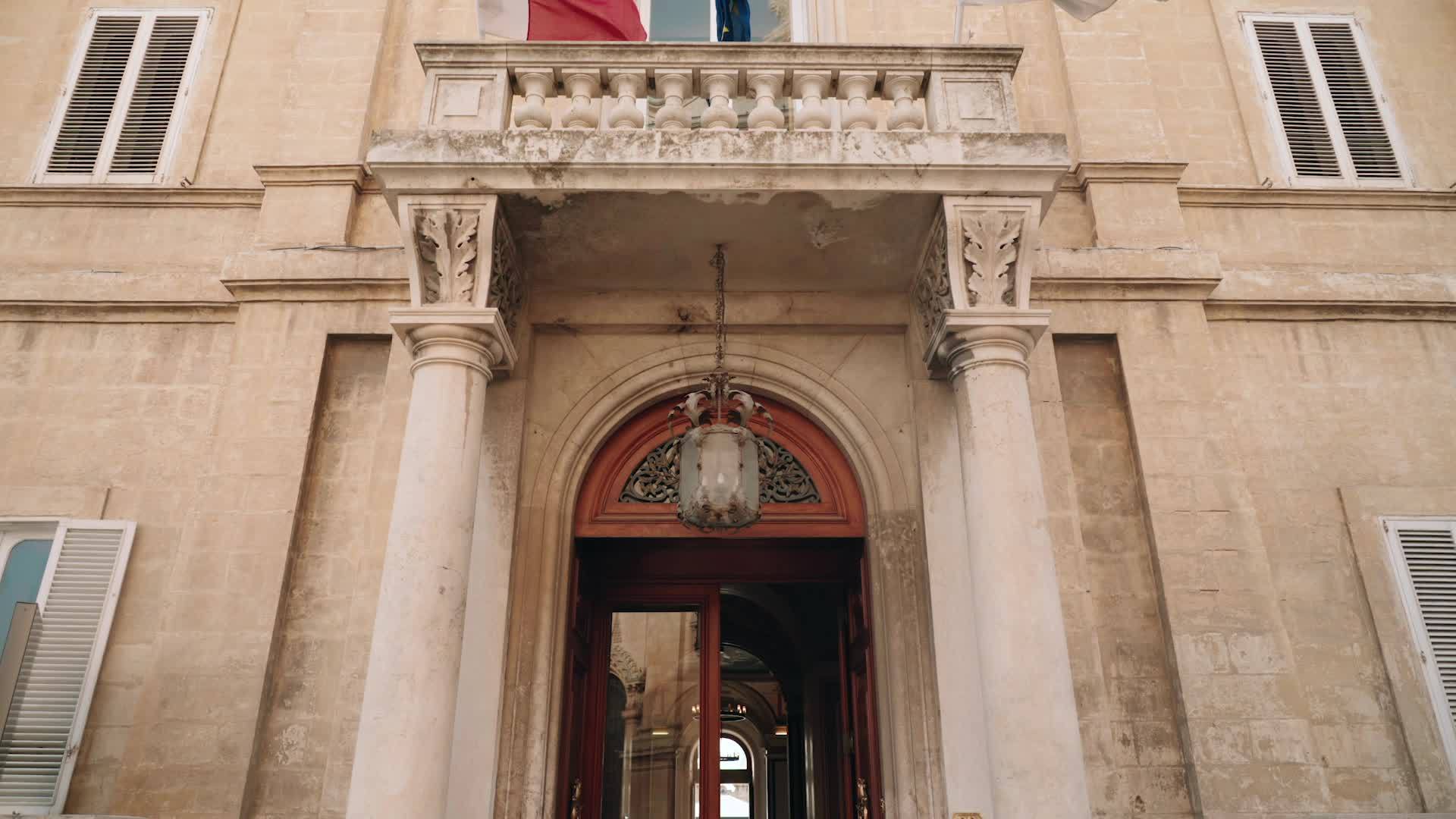 Luna at Palazzo Parisio - Restaurants Malta
